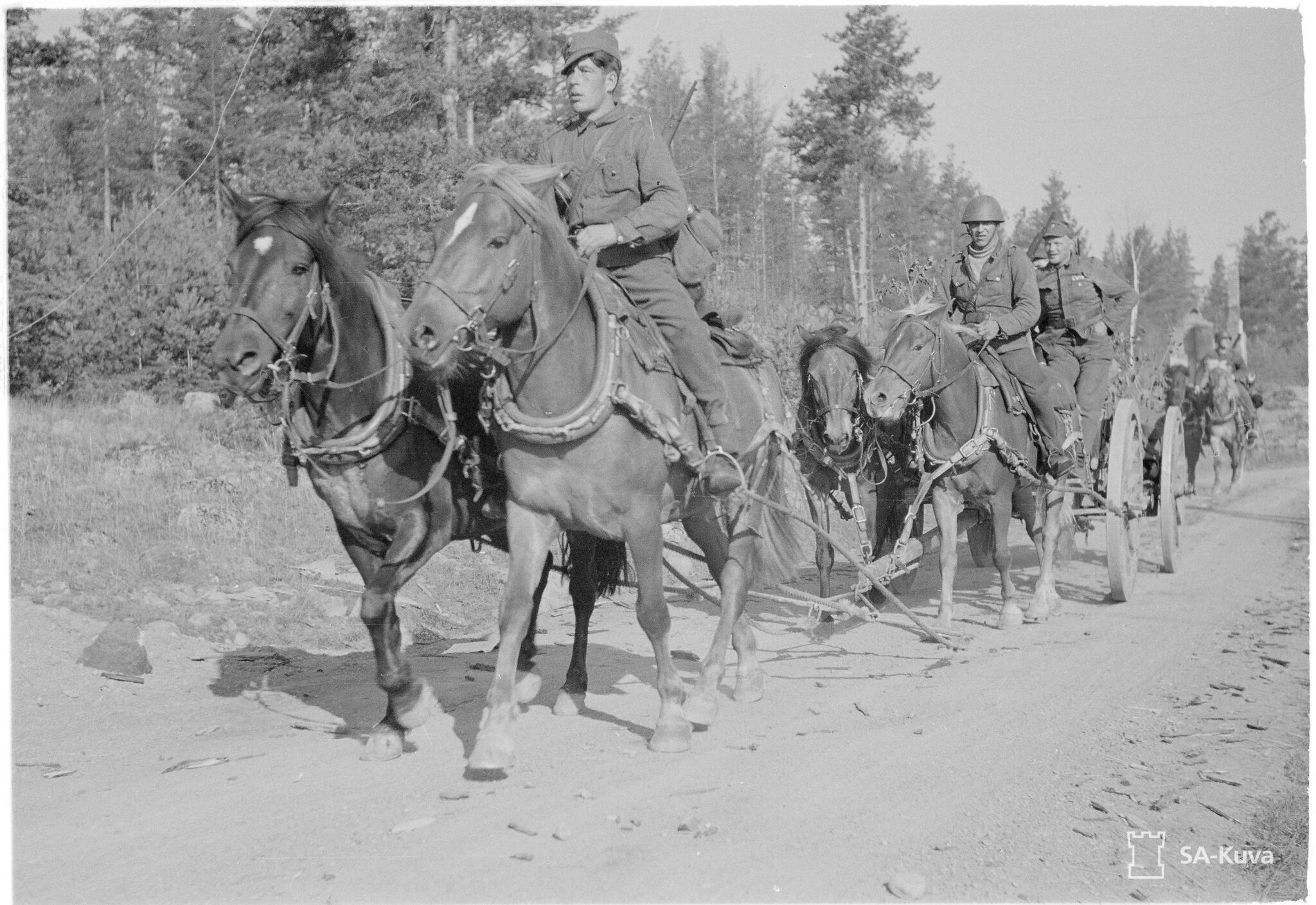 Kenttätykistörykmentti 12, 8. patterin sotapäiväkirja 1941-44 ...